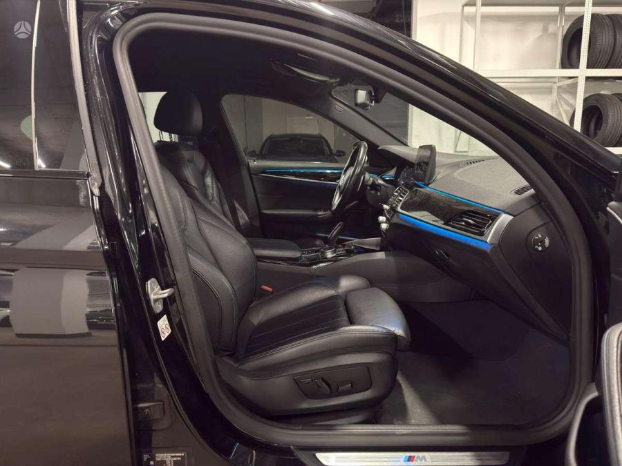 Black BMW 530 2021 in Vilnius, with an engine capacity of 1.95 L and mileage of 59 thousand km for 35900 €, photo 16 on AUTOMOTO.COM.LV