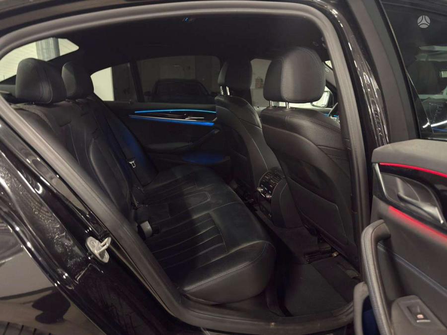 Black BMW 530 2021 in Vilnius, with an engine capacity of 1.95 L and mileage of 59 thousand km for 35900 €, photo 17 on AUTOMOTO.COM.LV