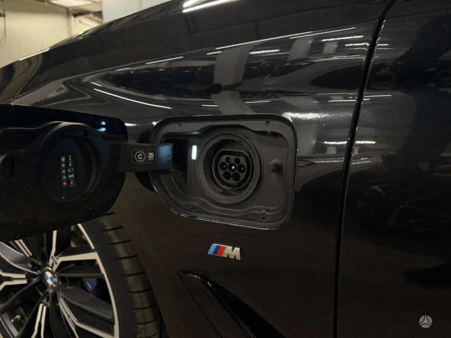 Black BMW 530 2021 in Vilnius, with an engine capacity of 1.95 L and mileage of 59 thousand km for 35900 €, photo 29 on AUTOMOTO.COM.LV