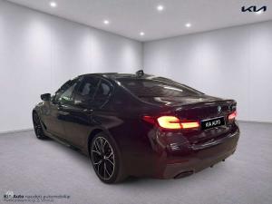 Black BMW 530 2021 in Vilnius, with an engine capacity of 1.95 L and mileage of 59 thousand km for 35900 €, photo 30 on AUTOMOTO.COM.LV