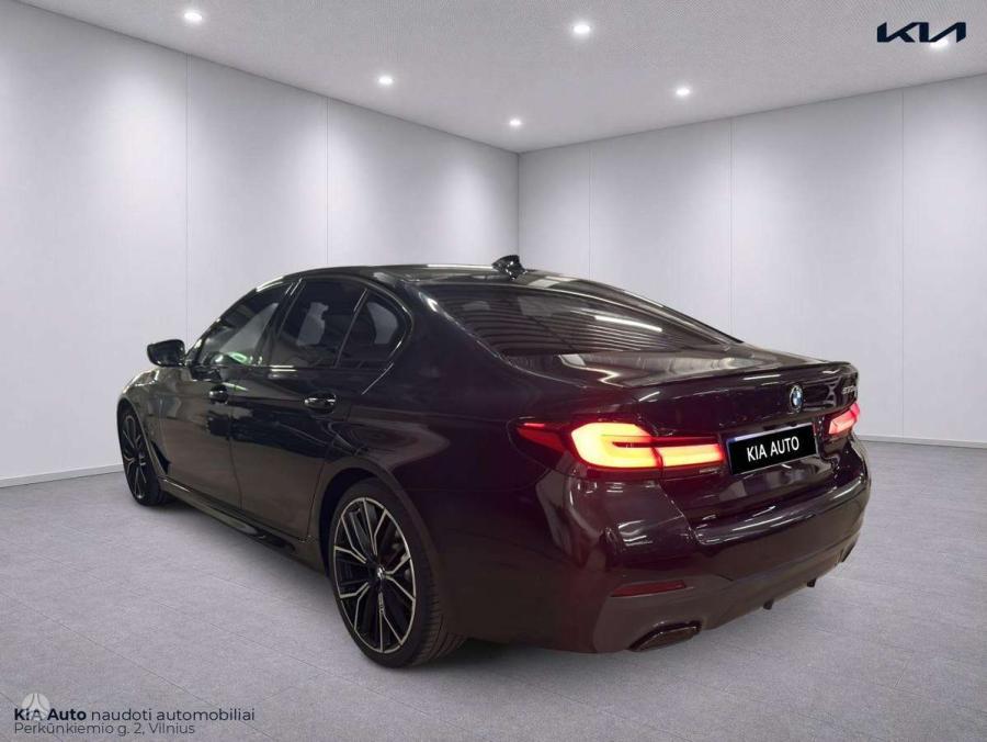 Black BMW 530 2021 in Vilnius, with an engine capacity of 1.95 L and mileage of 59 thousand km for 35900 €, photo 30 on AUTOMOTO.COM.LV