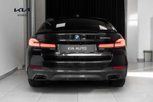 Black BMW 530 2021 in Vilnius, with an engine capacity of 0.00 L and mileage of 59 thousand km for 35900 €, photo 5 on AUTOMOTO.COM.LV