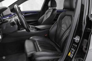 Black BMW 530 2021 in Vilnius, with an engine capacity of 0.00 L and mileage of 59 thousand km for 35900 €, photo 8 on AUTOMOTO.COM.LV