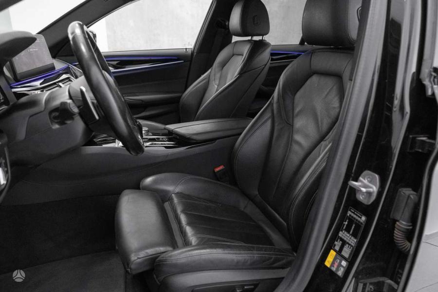 Black BMW 530 2021 in Vilnius, with an engine capacity of 0.00 L and mileage of 59 thousand km for 35900 €, photo 8 on AUTOMOTO.COM.LV