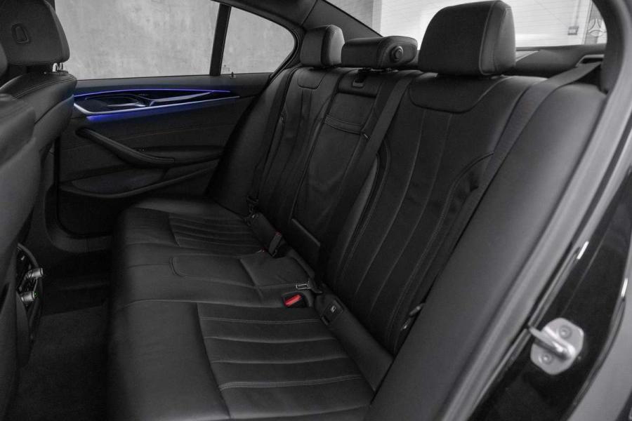 Black BMW 530 2021 in Vilnius, with an engine capacity of 0.00 L and mileage of 59 thousand km for 35900 €, photo 9 on AUTOMOTO.COM.LV
