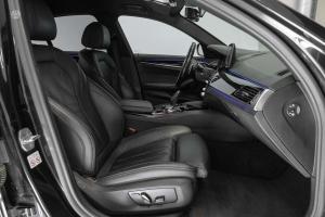 Black BMW 530 2021 in Vilnius, with an engine capacity of 0.00 L and mileage of 59 thousand km for 35900 €, photo 15 on AUTOMOTO.COM.LV