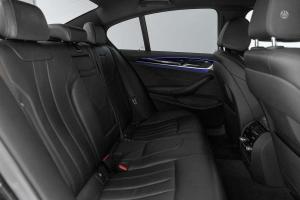 Black BMW 530 2021 in Vilnius, with an engine capacity of 0.00 L and mileage of 59 thousand km for 35900 €, photo 16 on AUTOMOTO.COM.LV
