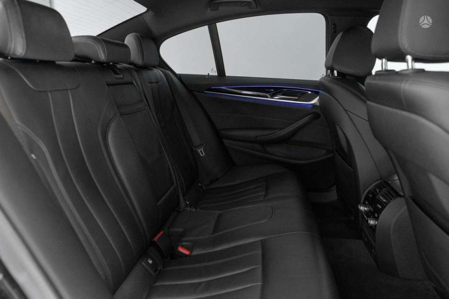 Black BMW 530 2021 in Vilnius, with an engine capacity of 0.00 L and mileage of 59 thousand km for 35900 €, photo 16 on AUTOMOTO.COM.LV