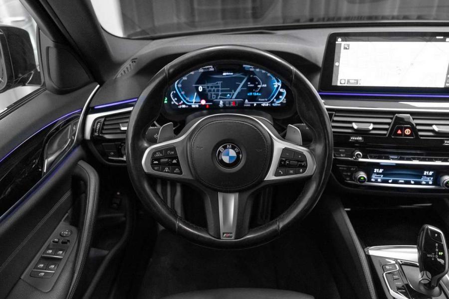 Black BMW 530 2021 in Vilnius, with an engine capacity of 0.00 L and mileage of 59 thousand km for 35900 €, photo 17 on AUTOMOTO.COM.LV
