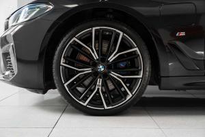 Black BMW 530 2021 in Vilnius, with an engine capacity of 0.00 L and mileage of 59 thousand km for 35900 €, photo 25 on AUTOMOTO.COM.LV