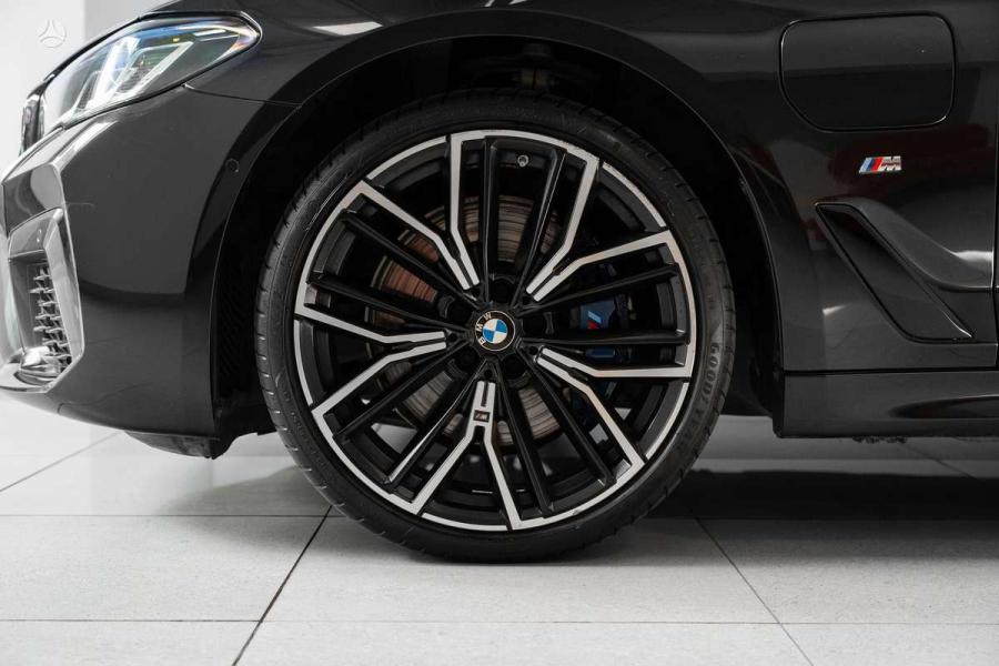 Black BMW 530 2021 in Vilnius, with an engine capacity of 0.00 L and mileage of 59 thousand km for 35900 €, photo 25 on AUTOMOTO.COM.LV
