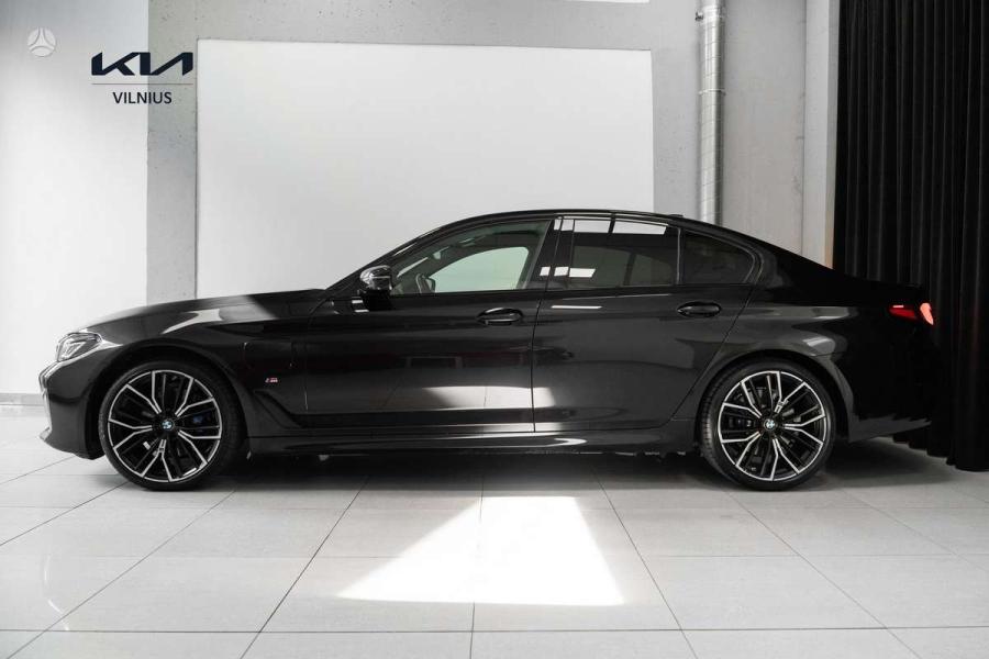Black BMW 530 2021 in Vilnius, with an engine capacity of 0.00 L and mileage of 59 thousand km for 35900 €, photo 33 on AUTOMOTO.COM.LV
