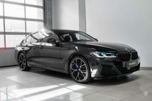 Black BMW 530 2021 in Vilnius, with an engine capacity of 0.00 L and mileage of 59 thousand km for 35900 €, photo 35 on AUTOMOTO.COM.LV