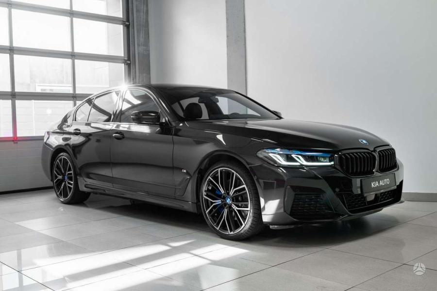 Black BMW 530 2021 in Vilnius, with an engine capacity of 0.00 L and mileage of 59 thousand km for 35900 €, photo 35 on AUTOMOTO.COM.LV