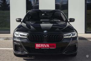 Black BMW 530 2021 in Vilnius, with an engine capacity of 2.00 L and mileage of 51 thousand km for 29880 €, photo 4 on AUTOMOTO.COM.LV