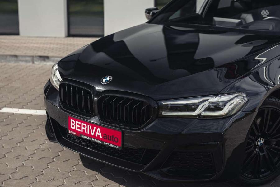 Black BMW 530 2021 in Vilnius, with an engine capacity of 2.00 L and mileage of 51 thousand km for 29880 €, photo 6 on AUTOMOTO.COM.LV