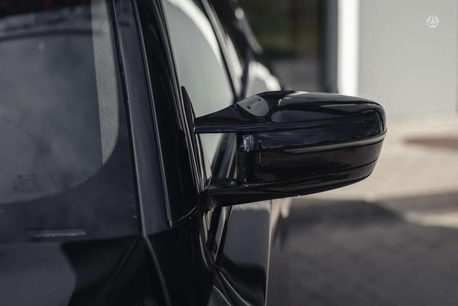 Black BMW 530 2021 in Vilnius, with an engine capacity of 2.00 L and mileage of 51 thousand km for 29880 €, photo 8 on AUTOMOTO.COM.LV