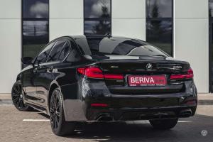 Black BMW 530 2021 in Vilnius, with an engine capacity of 2.00 L and mileage of 51 thousand km for 29880 €, photo 10 on AUTOMOTO.COM.LV