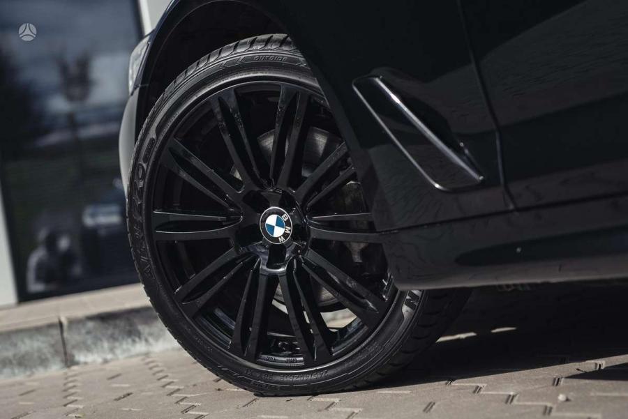 Black BMW 530 2021 in Vilnius, with an engine capacity of 2.00 L and mileage of 51 thousand km for 29880 €, photo 14 on AUTOMOTO.COM.LV