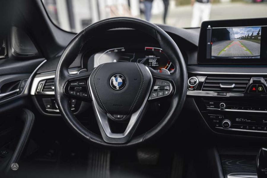Black BMW 530 2021 in Vilnius, with an engine capacity of 2.00 L and mileage of 51 thousand km for 29880 €, photo 15 on AUTOMOTO.COM.LV
