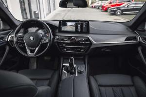 Black BMW 530 2021 in Vilnius, with an engine capacity of 2.00 L and mileage of 51 thousand km for 29880 €, photo 16 on AUTOMOTO.COM.LV