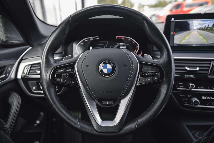 Black BMW 530 2021 in Vilnius, with an engine capacity of 2.00 L and mileage of 51 thousand km for 29880 €, photo 18 on AUTOMOTO.COM.LV
