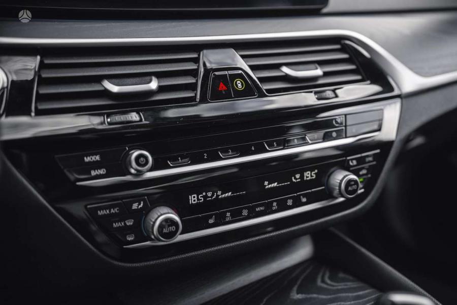 Black BMW 530 2021 in Vilnius, with an engine capacity of 2.00 L and mileage of 51 thousand km for 29880 €, photo 23 on AUTOMOTO.COM.LV