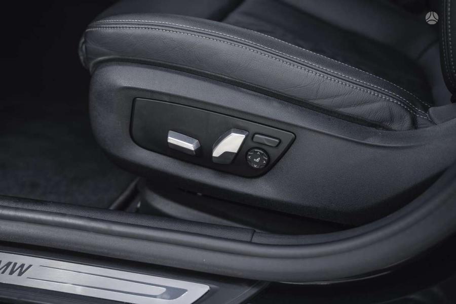 Black BMW 530 2021 in Vilnius, with an engine capacity of 2.00 L and mileage of 51 thousand km for 29880 €, photo 27 on AUTOMOTO.COM.LV