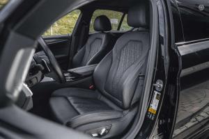 Black BMW 530 2021 in Vilnius, with an engine capacity of 2.00 L and mileage of 51 thousand km for 29880 €, photo 29 on AUTOMOTO.COM.LV