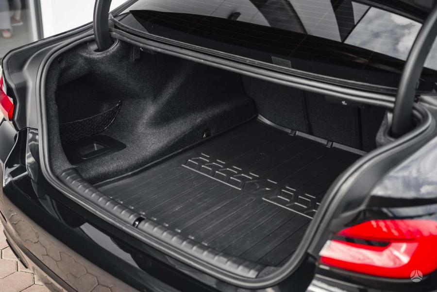 Black BMW 530 2021 in Vilnius, with an engine capacity of 2.00 L and mileage of 51 thousand km for 29880 €, photo 32 on AUTOMOTO.COM.LV