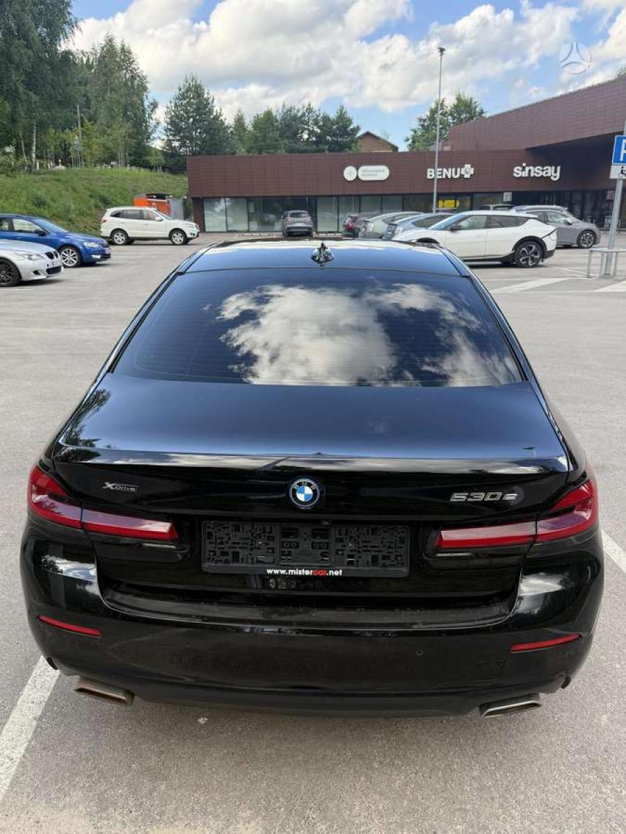 Black BMW 530 2022 in Vilnius, with an engine capacity of 2.00 L and mileage of 222 thousand km for 29000 €, photo 4 on AUTOMOTO.COM.LV