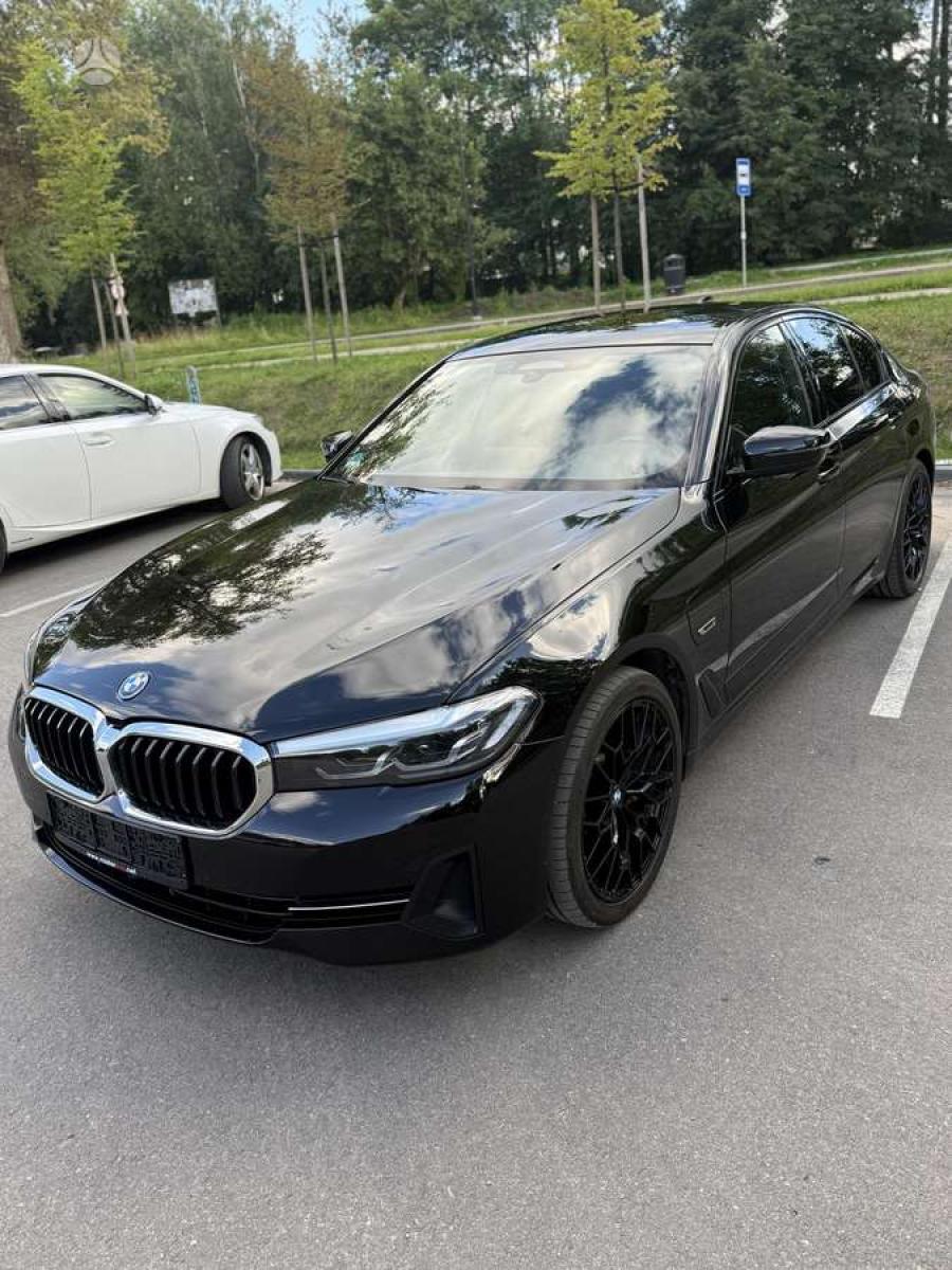 Black BMW 530 2022 in Vilnius, with an engine capacity of 2.00 L and mileage of 222 thousand km for 29000 €, photo 9 on AUTOMOTO.COM.LV