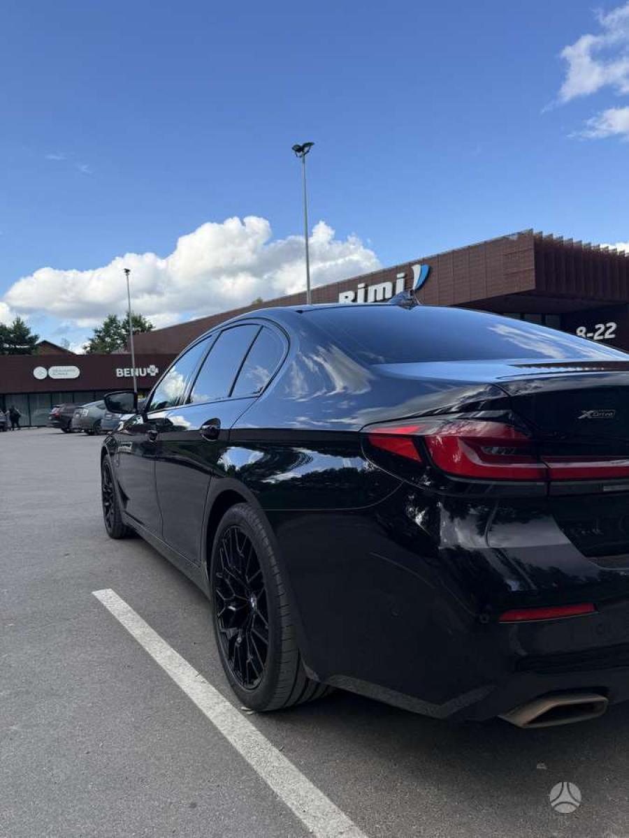Black BMW 530 2022 in Vilnius, with an engine capacity of 2.00 L and mileage of 222 thousand km for 29000 €, photo 10 on AUTOMOTO.COM.LV