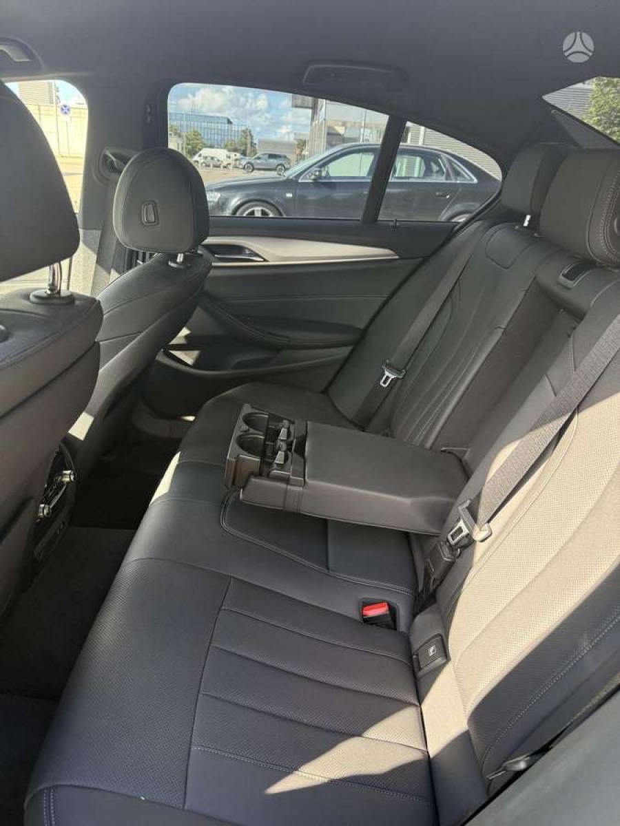 Black BMW 530 2022 in Vilnius, with an engine capacity of 2.00 L and mileage of 222 thousand km for 29000 €, photo 17 on AUTOMOTO.COM.LV