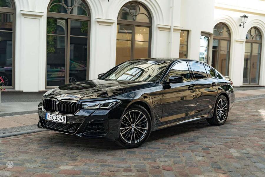 Black BMW 530 2022 in Klaipeda, with an engine capacity of 2.00 L and mileage of 102 thousand km for 32000 €, photo 1 on AUTOMOTO.COM.LV