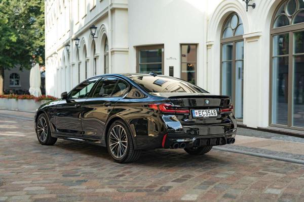 Black BMW 530 2022 in Klaipeda, with an engine capacity of 2.00 L and mileage of 102 thousand km for 32000 €, photo 2 on AUTOMOTO.COM.LV
