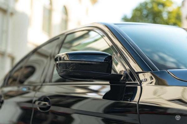 Black BMW 530 2022 in Klaipeda, with an engine capacity of 2.00 L and mileage of 102 thousand km for 32000 €, photo 3 on AUTOMOTO.COM.LV