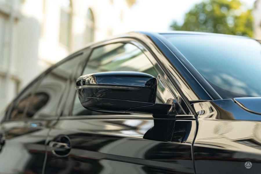 Black BMW 530 2022 in Klaipeda, with an engine capacity of 2.00 L and mileage of 102 thousand km for 32000 €, photo 4 on AUTOMOTO.COM.LV