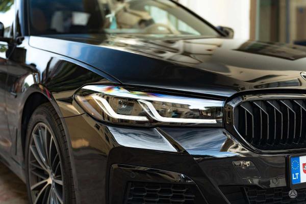 Black BMW 530 2022 in Klaipeda, with an engine capacity of 2.00 L and mileage of 102 thousand km for 32000 €, photo 4 on AUTOMOTO.COM.LV