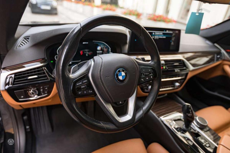 Black BMW 530 2022 in Klaipeda, with an engine capacity of 2.00 L and mileage of 102 thousand km for 32000 €, photo 6 on AUTOMOTO.COM.LV