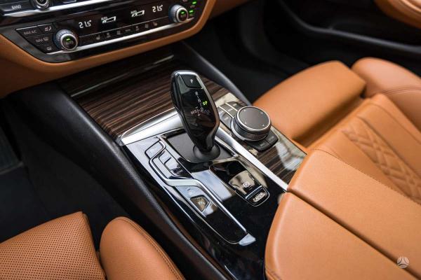 Black BMW 530 2022 in Klaipeda, with an engine capacity of 2.00 L and mileage of 102 thousand km for 32000 €, photo 9 on AUTOMOTO.COM.LV