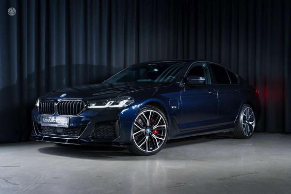 Black BMW 530 2022 in Vilnius, with an engine capacity of 2.00 L and mileage of 58 thousand km for 34999 €, photo 1 on AUTOMOTO.COM.LV