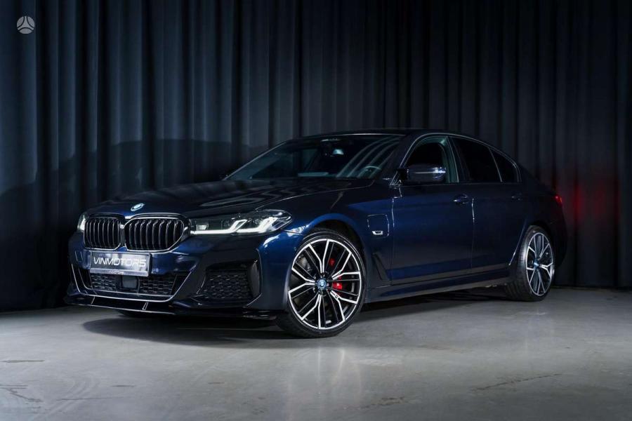Black BMW 530 2022 in Vilnius, with an engine capacity of 2.00 L and mileage of 58 thousand km for 34999 €, photo 1 on AUTOMOTO.COM.LV