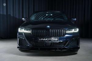 Black BMW 530 2022 in Vilnius, with an engine capacity of 2.00 L and mileage of 58 thousand km for 34999 €, photo 3 on AUTOMOTO.COM.LV