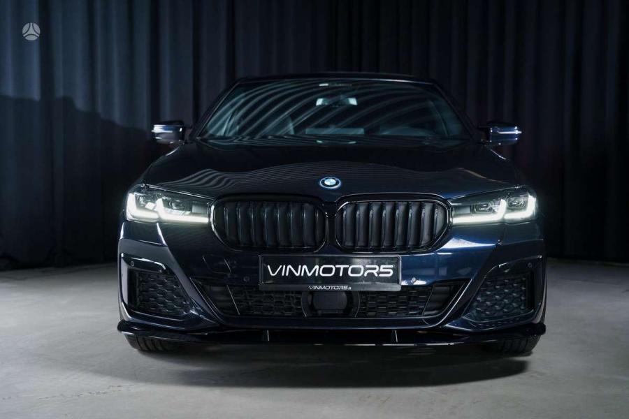 Black BMW 530 2022 in Vilnius, with an engine capacity of 2.00 L and mileage of 58 thousand km for 34999 €, photo 3 on AUTOMOTO.COM.LV