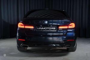 Black BMW 530 2022 in Vilnius, with an engine capacity of 2.00 L and mileage of 58 thousand km for 34999 €, photo 6 on AUTOMOTO.COM.LV