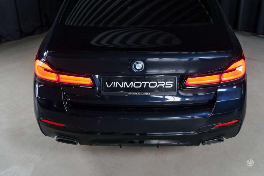 Black BMW 530 2022 in Vilnius, with an engine capacity of 2.00 L and mileage of 58 thousand km for 34999 €, photo 9 on AUTOMOTO.COM.LV