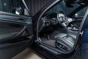 Black BMW 530 2022 in Vilnius, with an engine capacity of 2.00 L and mileage of 58 thousand km for 34999 €, photo 15 on AUTOMOTO.COM.LV