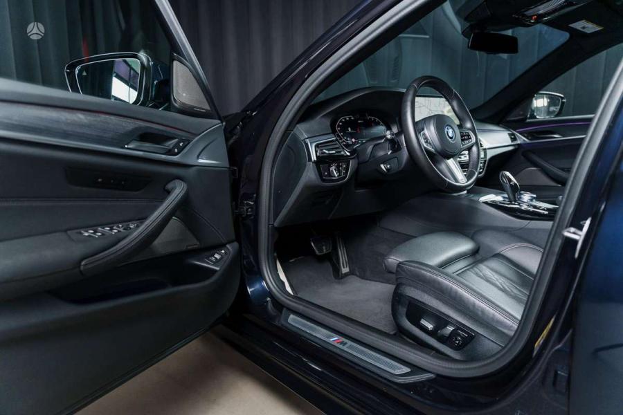 Black BMW 530 2022 in Vilnius, with an engine capacity of 2.00 L and mileage of 58 thousand km for 34999 €, photo 15 on AUTOMOTO.COM.LV