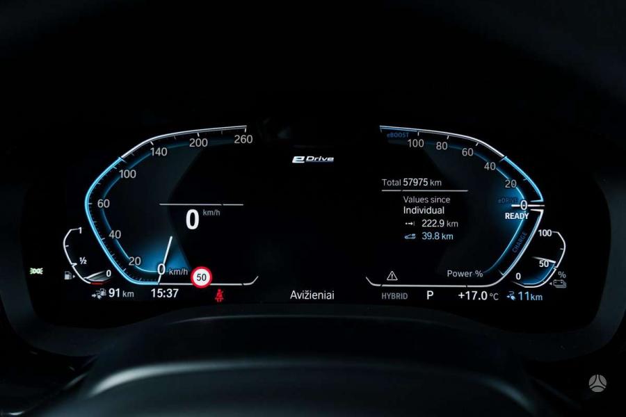 Black BMW 530 2022 in Vilnius, with an engine capacity of 2.00 L and mileage of 58 thousand km for 34999 €, photo 22 on AUTOMOTO.COM.LV